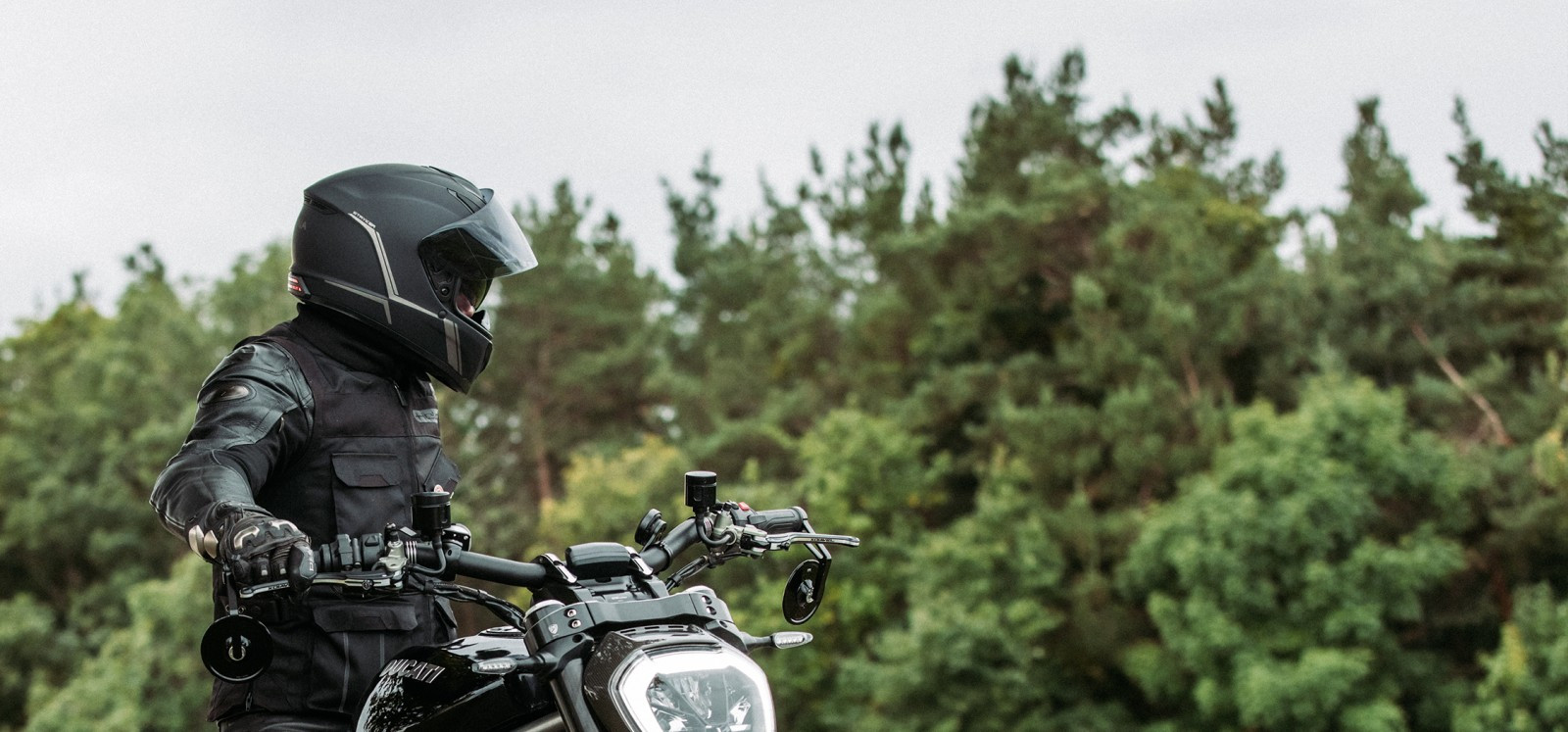 Buy Sena STRYKER full-face helmet | Bikeroutfit.com