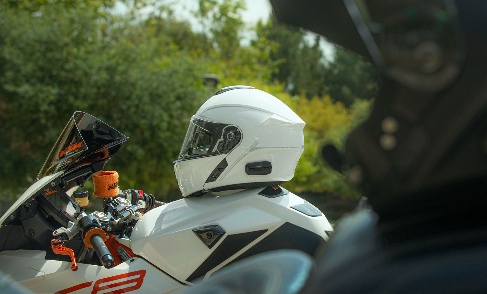 Buy Sena OUTRUSH R smart flip-up helmet | Bikeroutfit.com